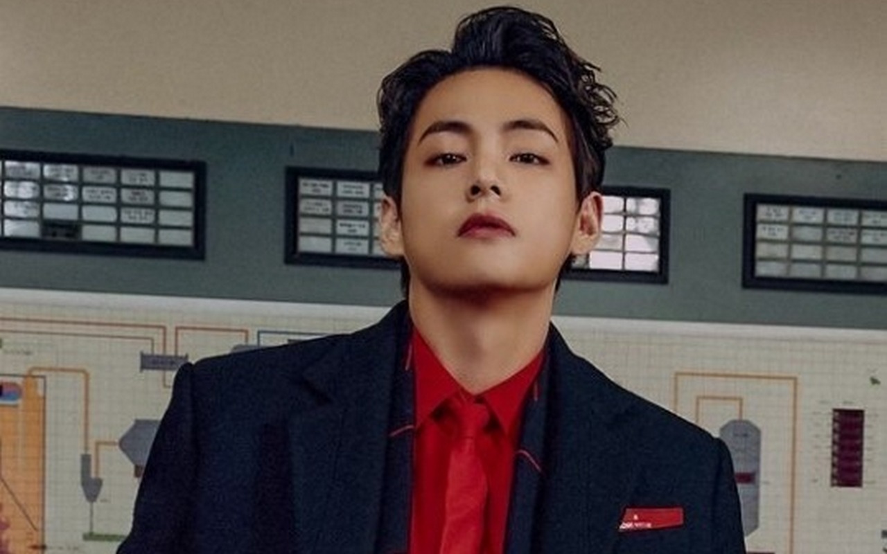 Tampan Nan Karismatik, Visual Manager V BTS Bikin Fans Ikutan Kesensem