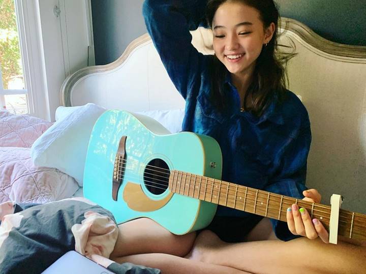 Disebut Mirip Jennie BLACKPINK, 10 Pesona Classy Ella Gross Sang ...