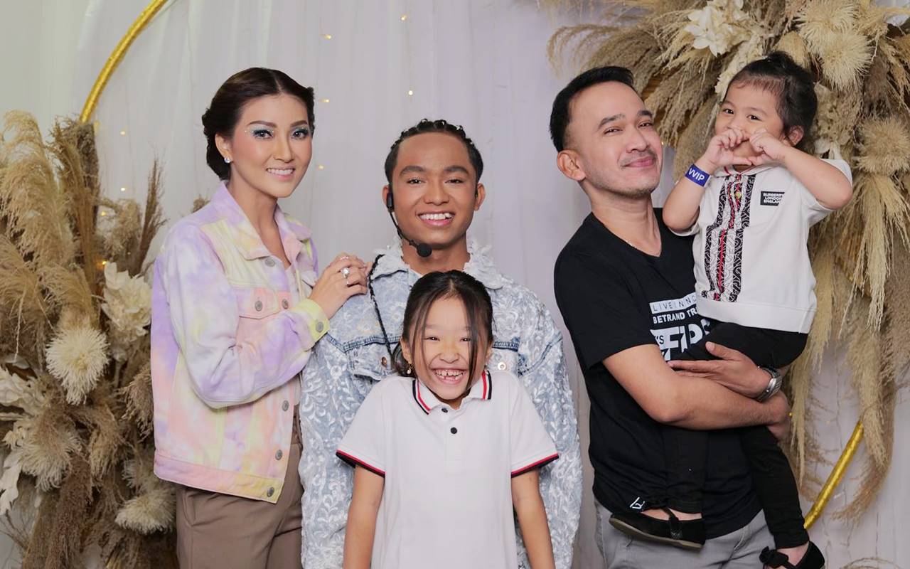 Ruben Onsu Bagikan Potret Sarwendah dan Thalia Dirawat di RS, Betrand Peto Ikut Kirim Doa