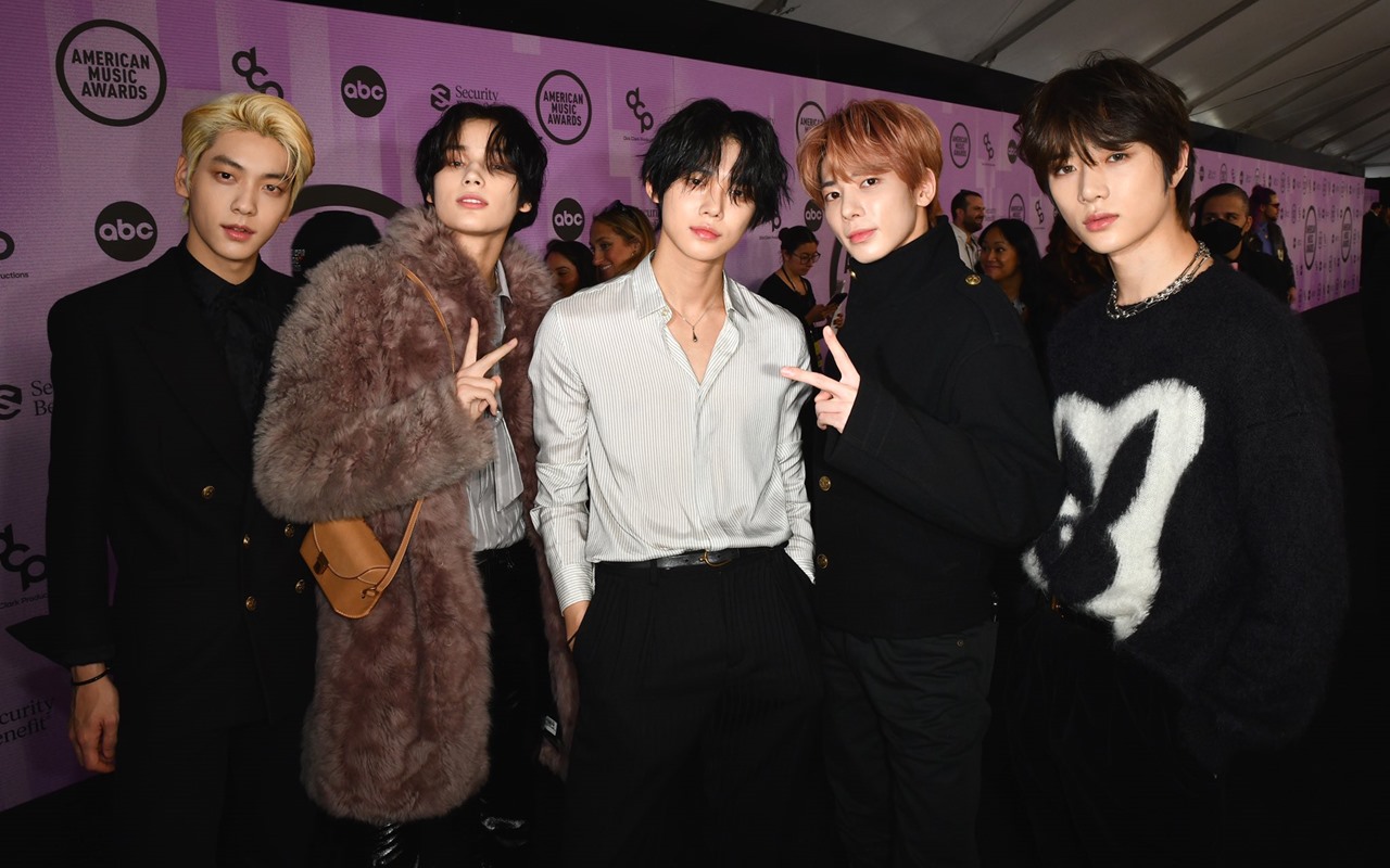 AMA 2022: TXT Bahas Ritual Sebelum Tampil, Visual di Red Carpet Curi Fokus