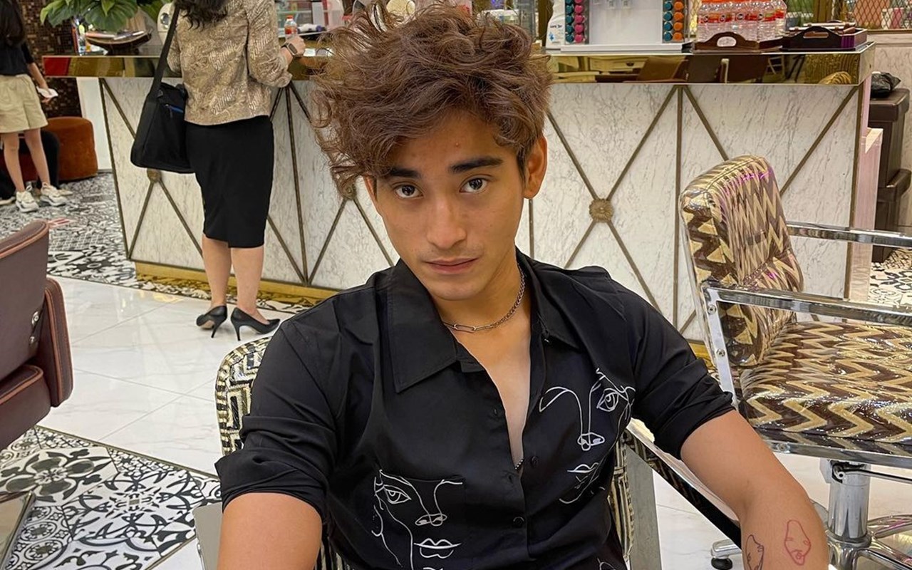 Sempat Dipuji, Bio One Tuai Kritik Saat Kembali Tampil Feminin