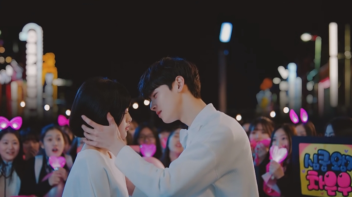 Cha Eunwoo ASTRO Pernah Mau Cium Yujin IVE di Iklan Jerawat