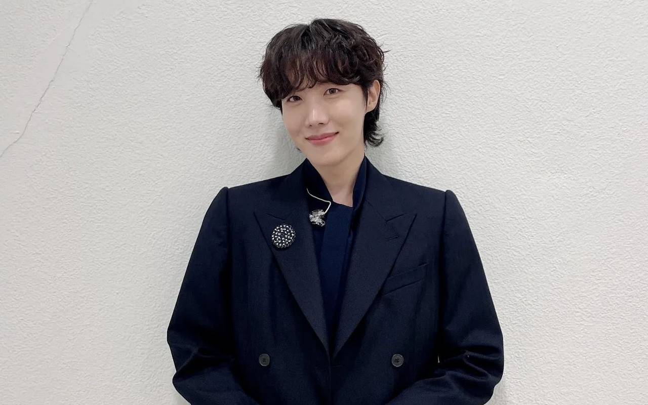 MAMA 2022: J-Hope BTS Pamer Jidat Hingga Dada, Visual di Red Carpet ...