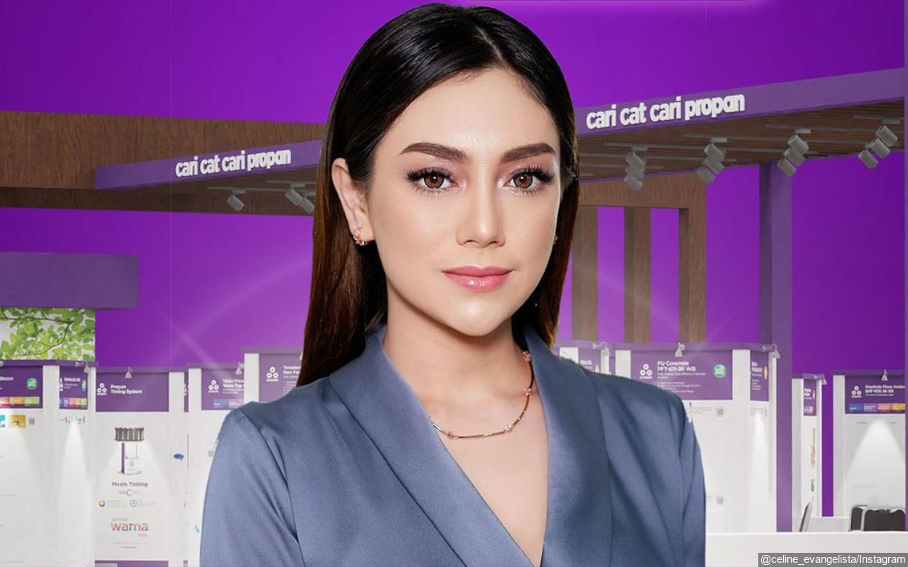 Celine Evangelista Cantik Pakai Kemben Batik Bak Putri Jawa