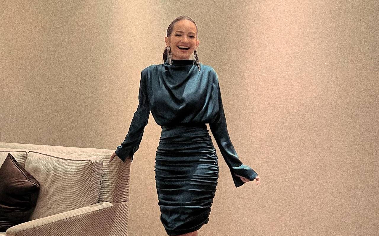 Enzy Storia Tampil Memukau Pakai Hanbook Korea, Dipuji Bak Bidadari ...