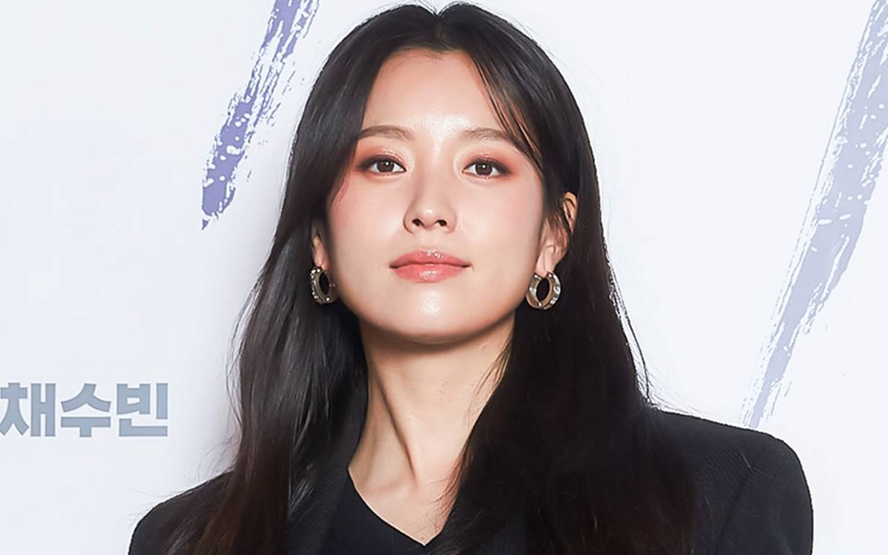 Han Hyo Joo Tampil Nyaman Tapi Elegan, Intip Inspirasi Gaya dengan Rok ...