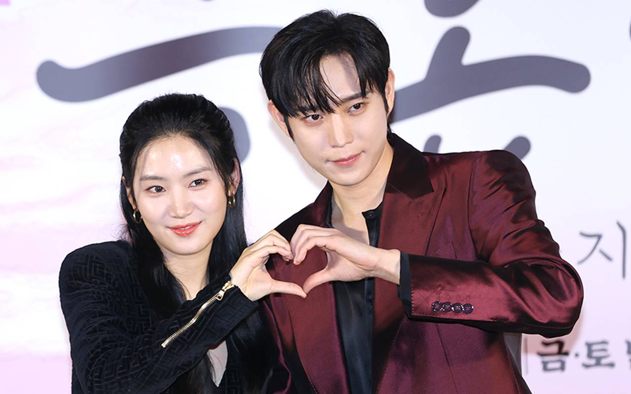 Kim Young Dae Tunjukkan Sikap Gentleman ke Park Ju Hyun di Presscon ...