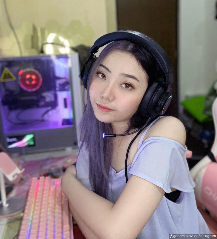 10 Pesona Flawless Gaby Jovita Keponakan Denise Chariesta