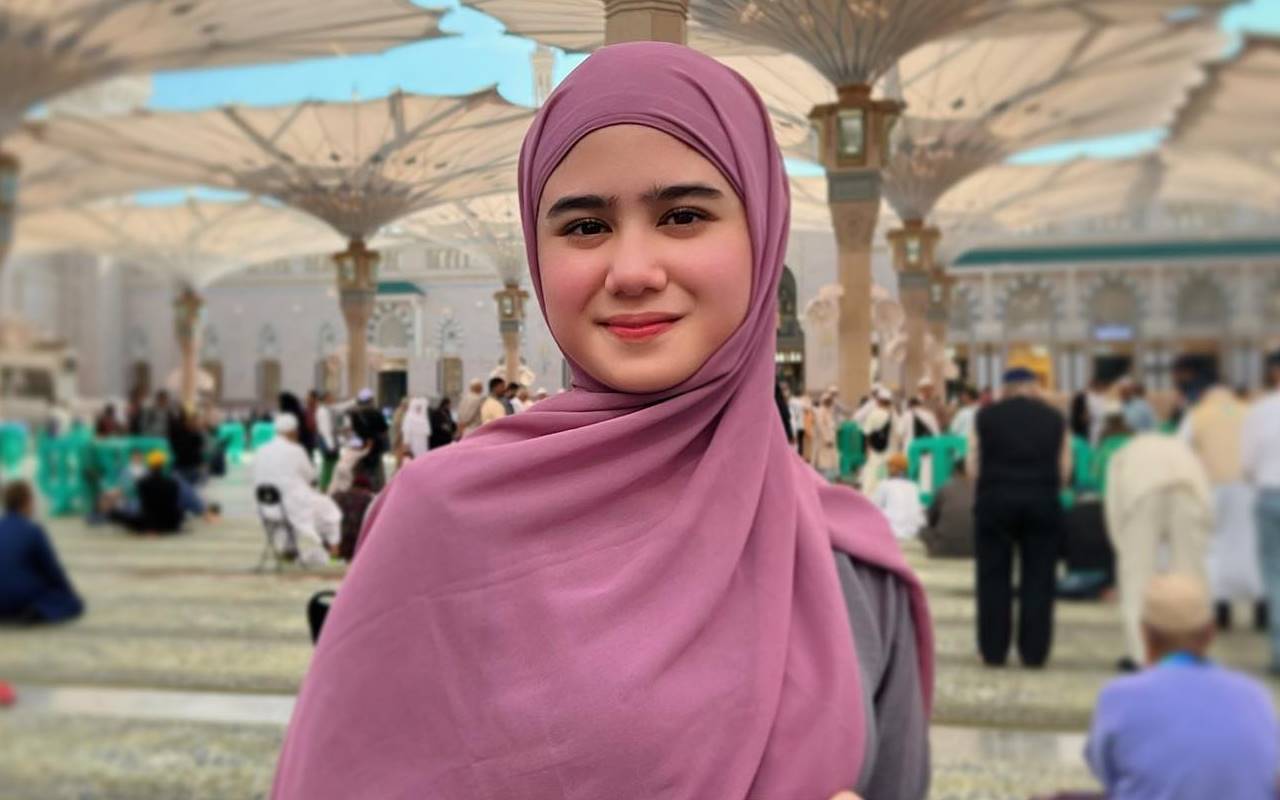 Tissa Biani Buka Suara Usai Dikira Mantap Tampil Bercadar Sepulang Umrah