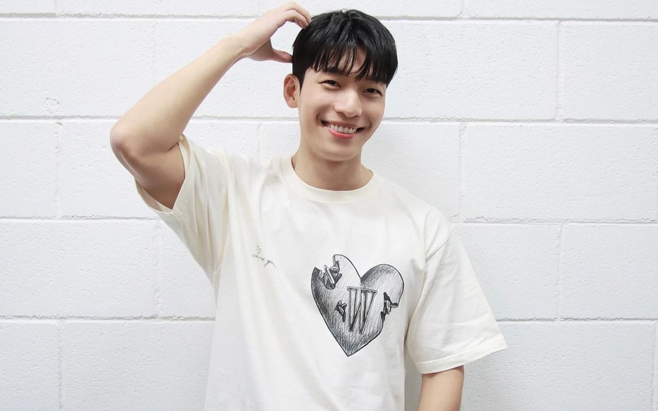 Wi Ha Joon Gagal Jadi Cowok Mamba di Event GQ Korea, Senyuman Curi Fokus