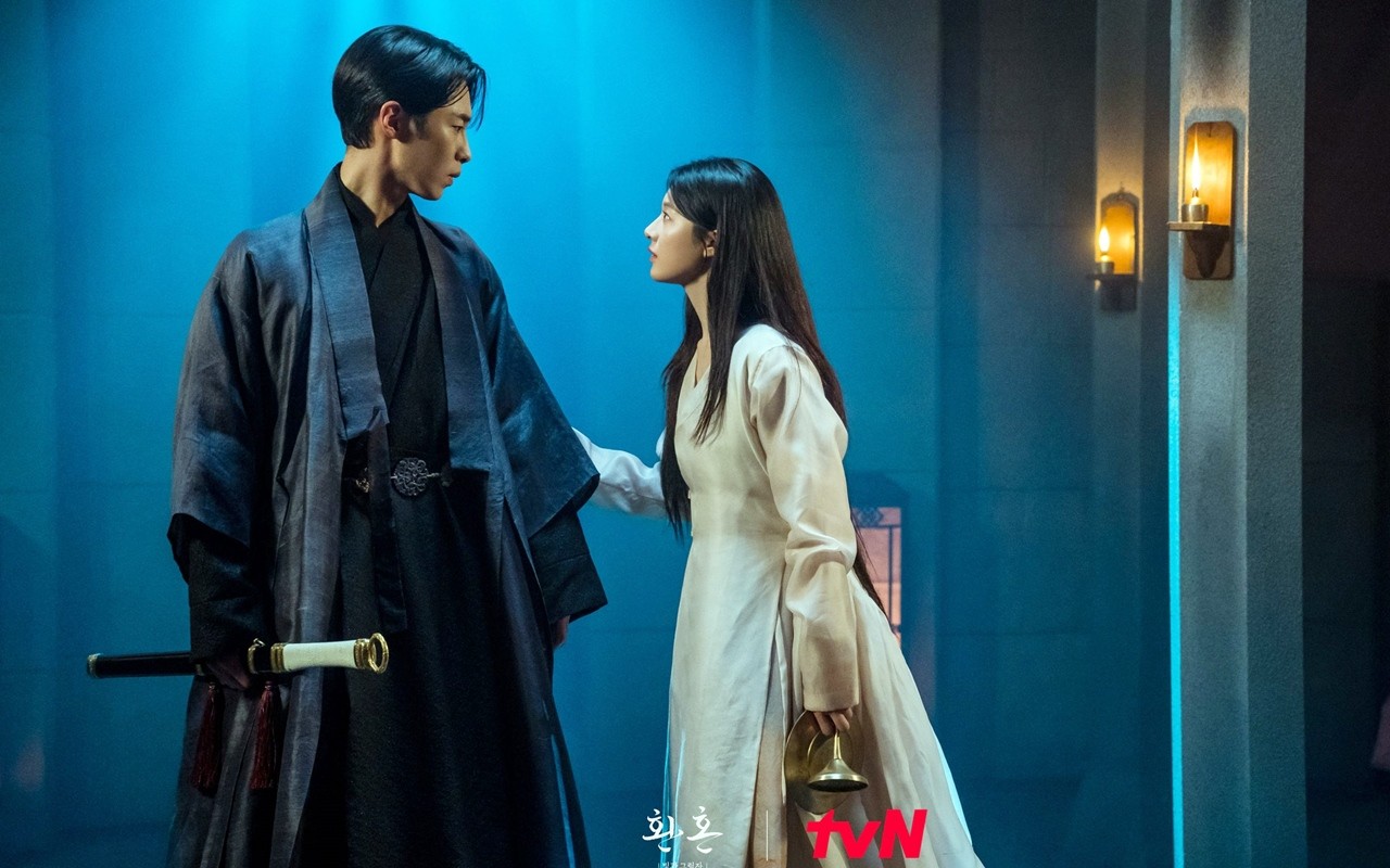 Beda Dari Drama, Interaksi Go Yoon Jung & Lee Jae Wook di Lokasi 'Alchemy Of Souls 2' Disorot