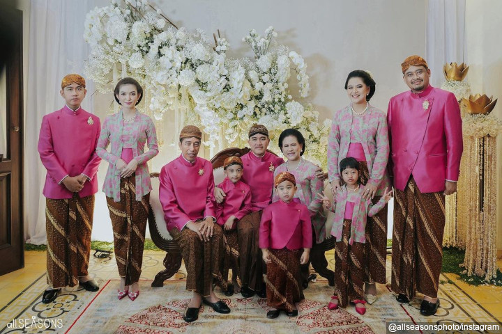 Pakai Baju Adat di Siraman