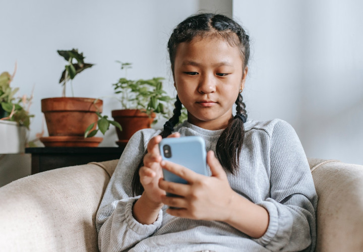 Terlalu Sering Main Sosmed