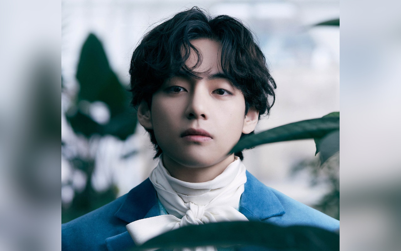 Sebotol Air Mineral V BTS Bikin Fans Kaget dengan Harganya