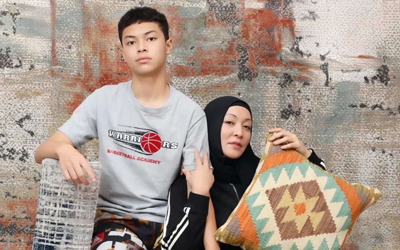 Angelina Sondakh Pamer Isi Pesan Menyentuh dari Keanu Massaid