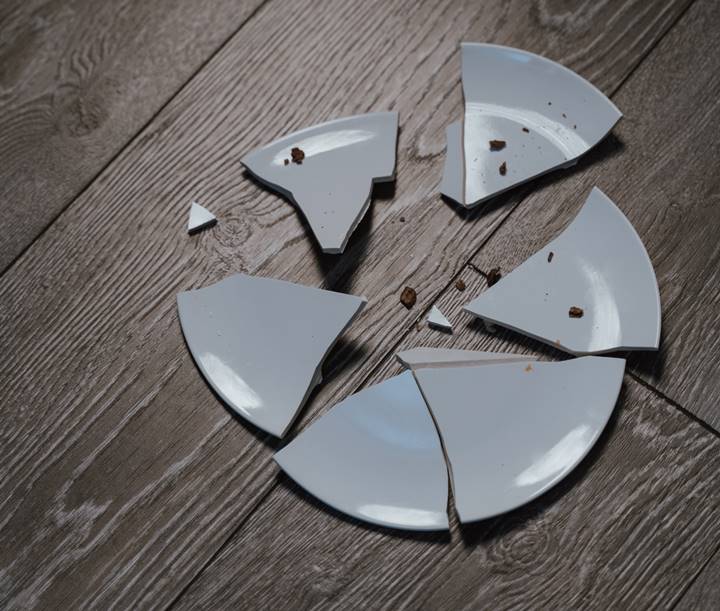 Pecahkan Piring, Denmark