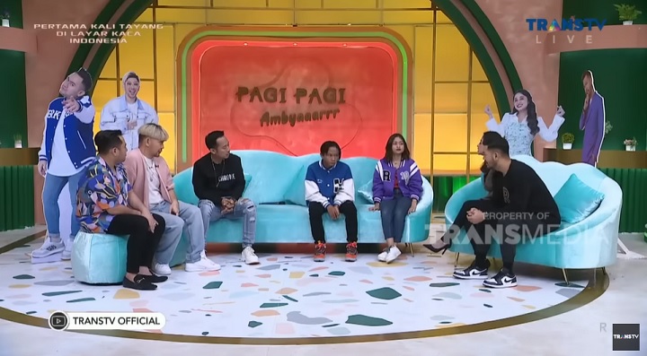 Bersama Host 'Pagi Pagi Ambyar'