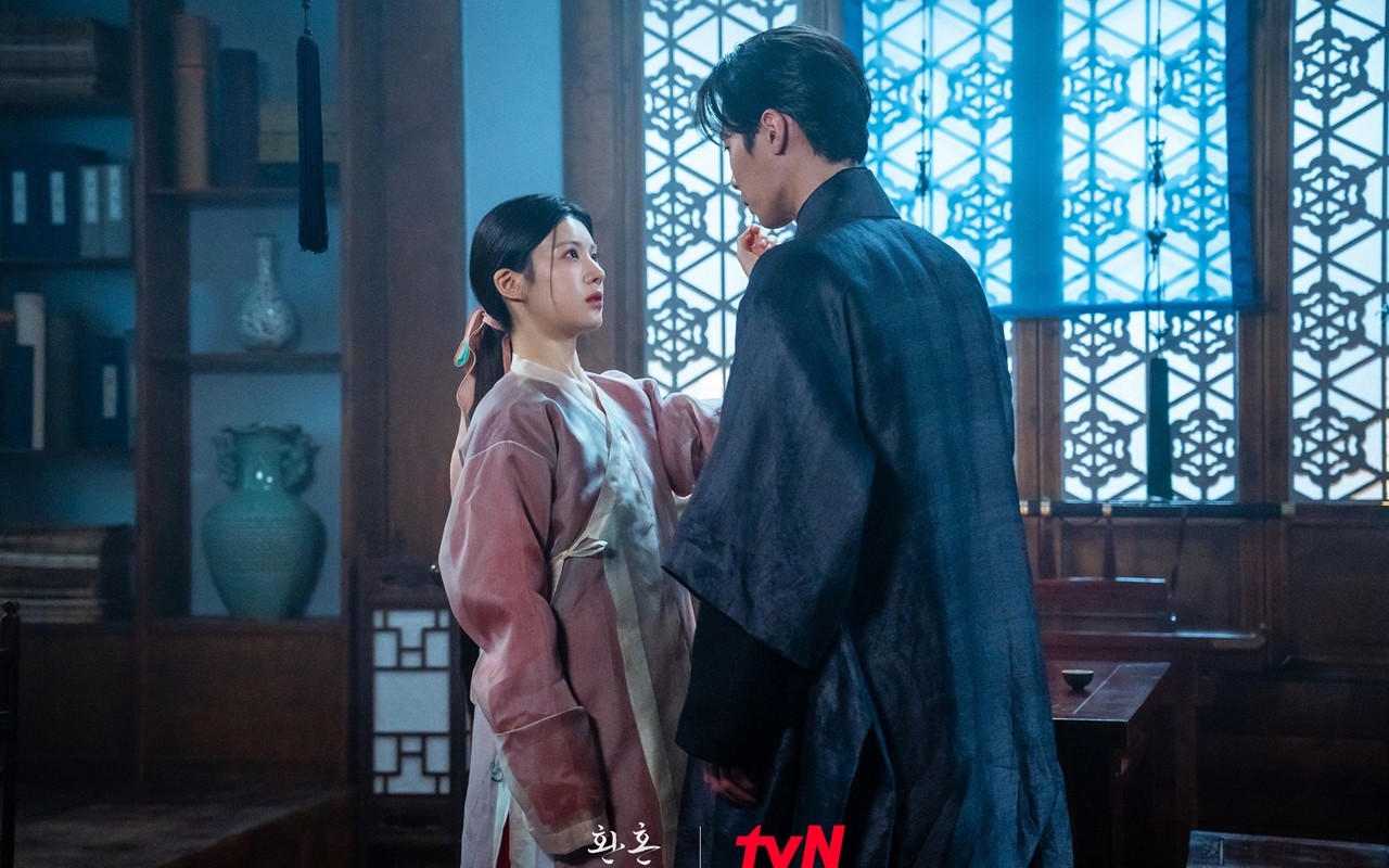 Go Yoon Jung dan Lee Jae Wook Ciuman Panas Menuju Unboxing di 'Alchemy Of Souls 2'