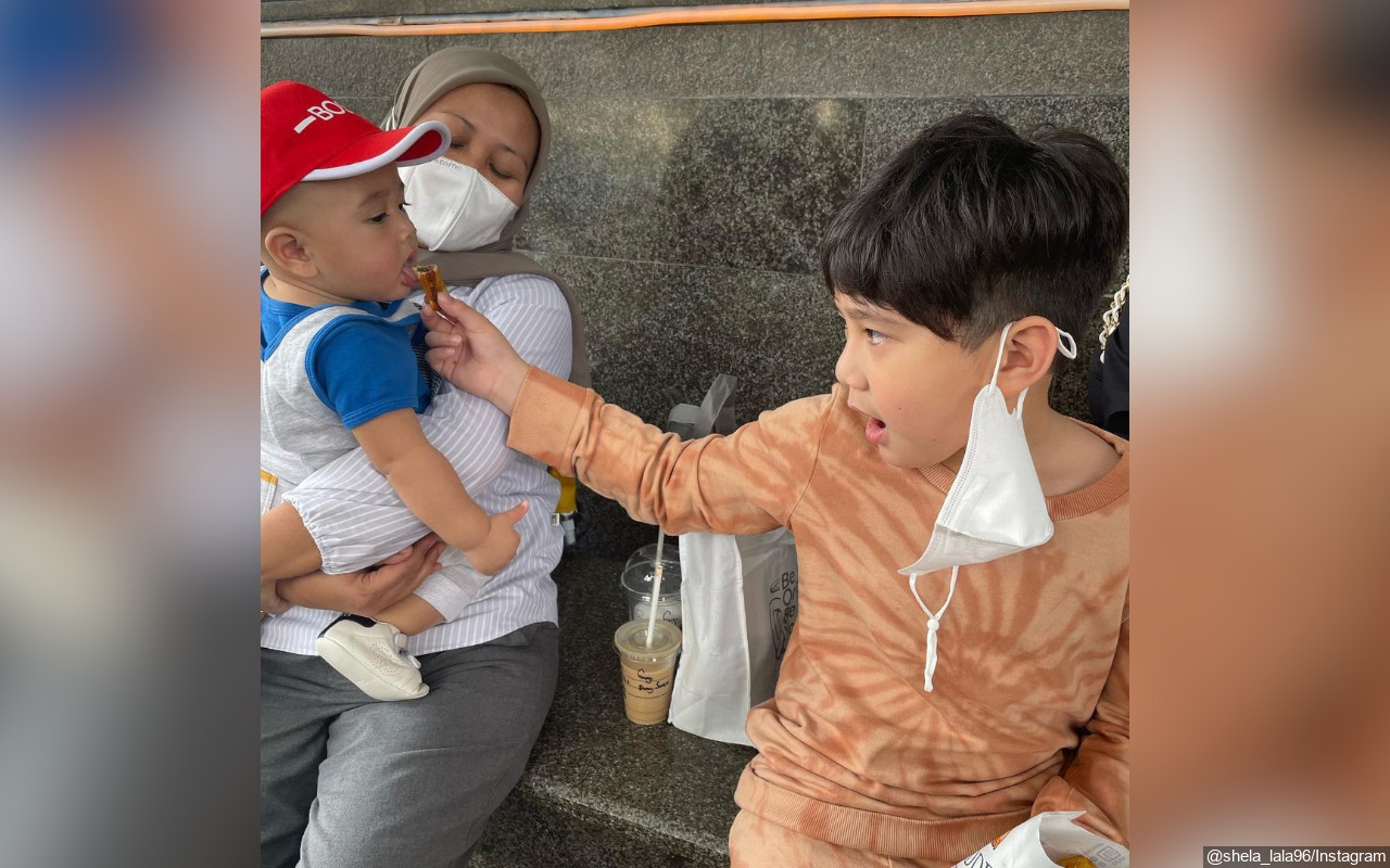 Biasa Ribut, Rafathar Anteng Digendong Sus Rini Bikin Rayyanza Cipung ...