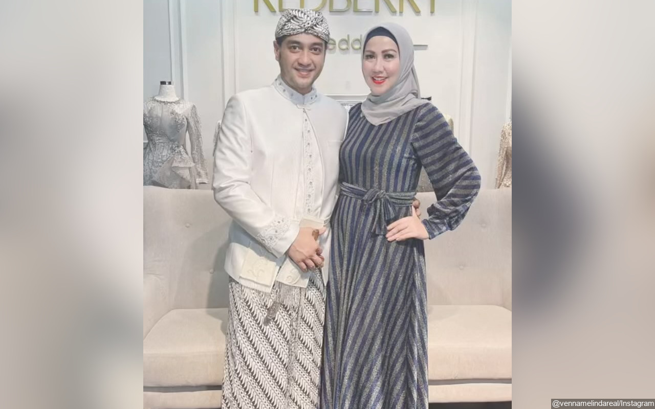 Sebut Ferry Irawan Jago Silat, Venna Melinda Tak Berdaya Dibekap Hingga Dipiting