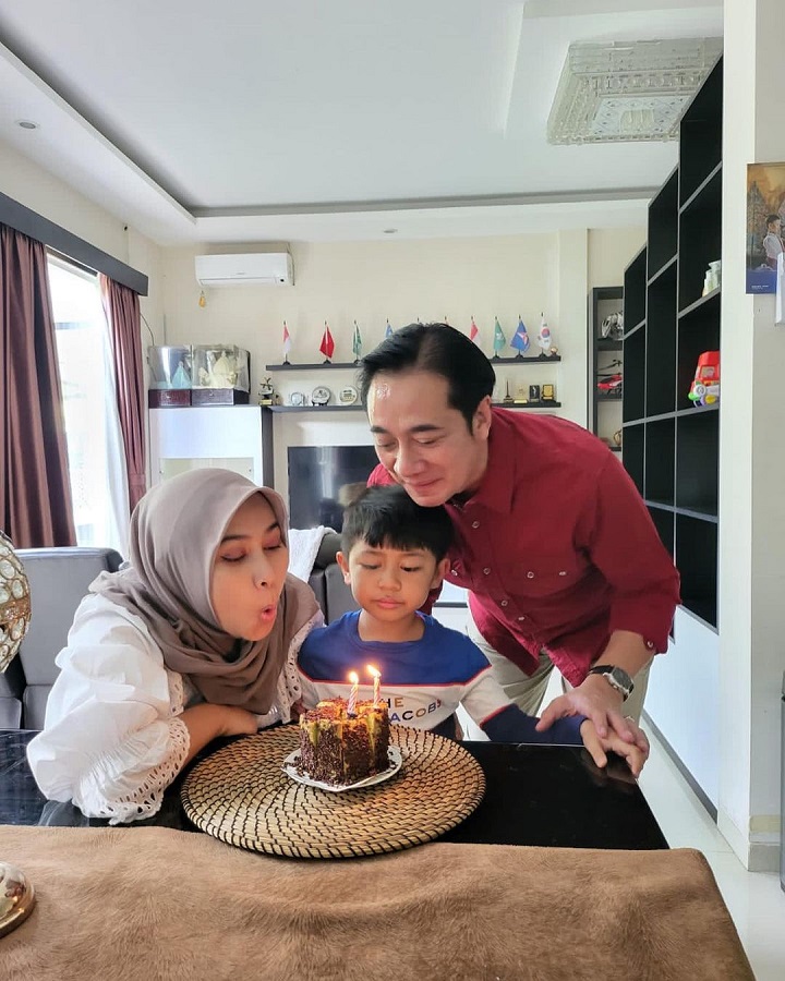 Ivan Fadilla Eks Suami Venna Melinda Dipuji Kalem, Intip 8 Potret Harmonisnya Bareng Keluarga Baru