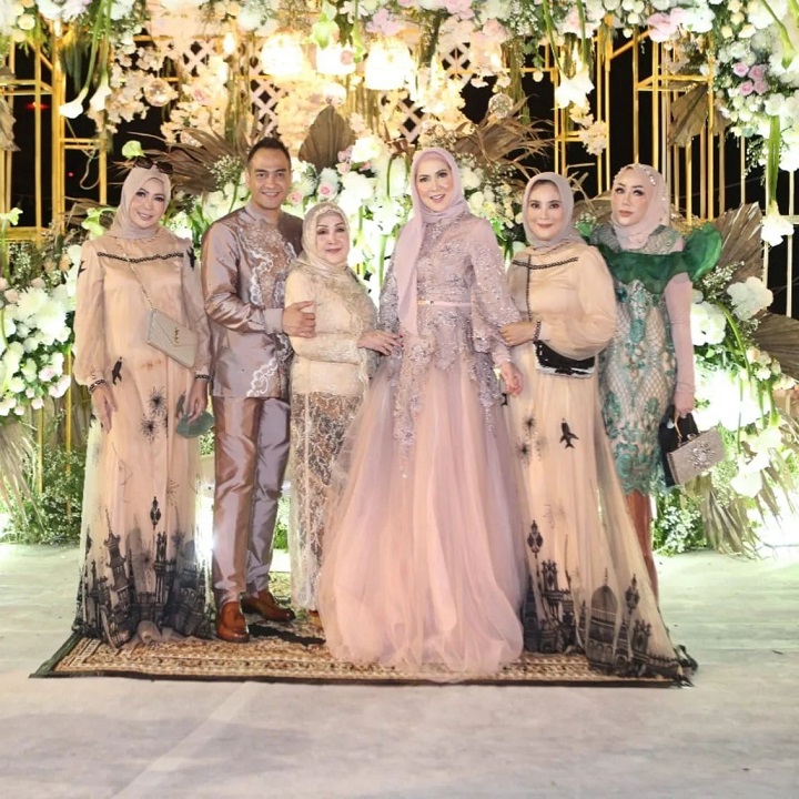 Ferry Irawan Curhat ke Elma Theana Soal KDRT, Intip 7 Potret Persahabatan Mereka