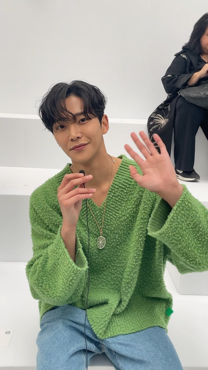 9 Potret Rowoon SF9 Di LOEWE Fashion Show, Tinggi Badan Menjulang Bak ...