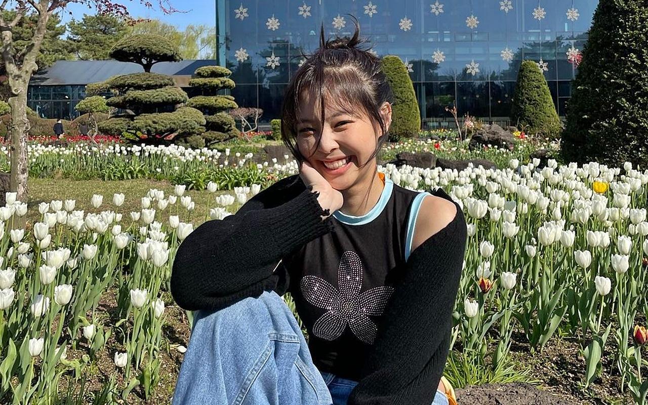 Style Jennie BLACKPINK Kunjungi Masjid Dubai Jadi Perbincangan