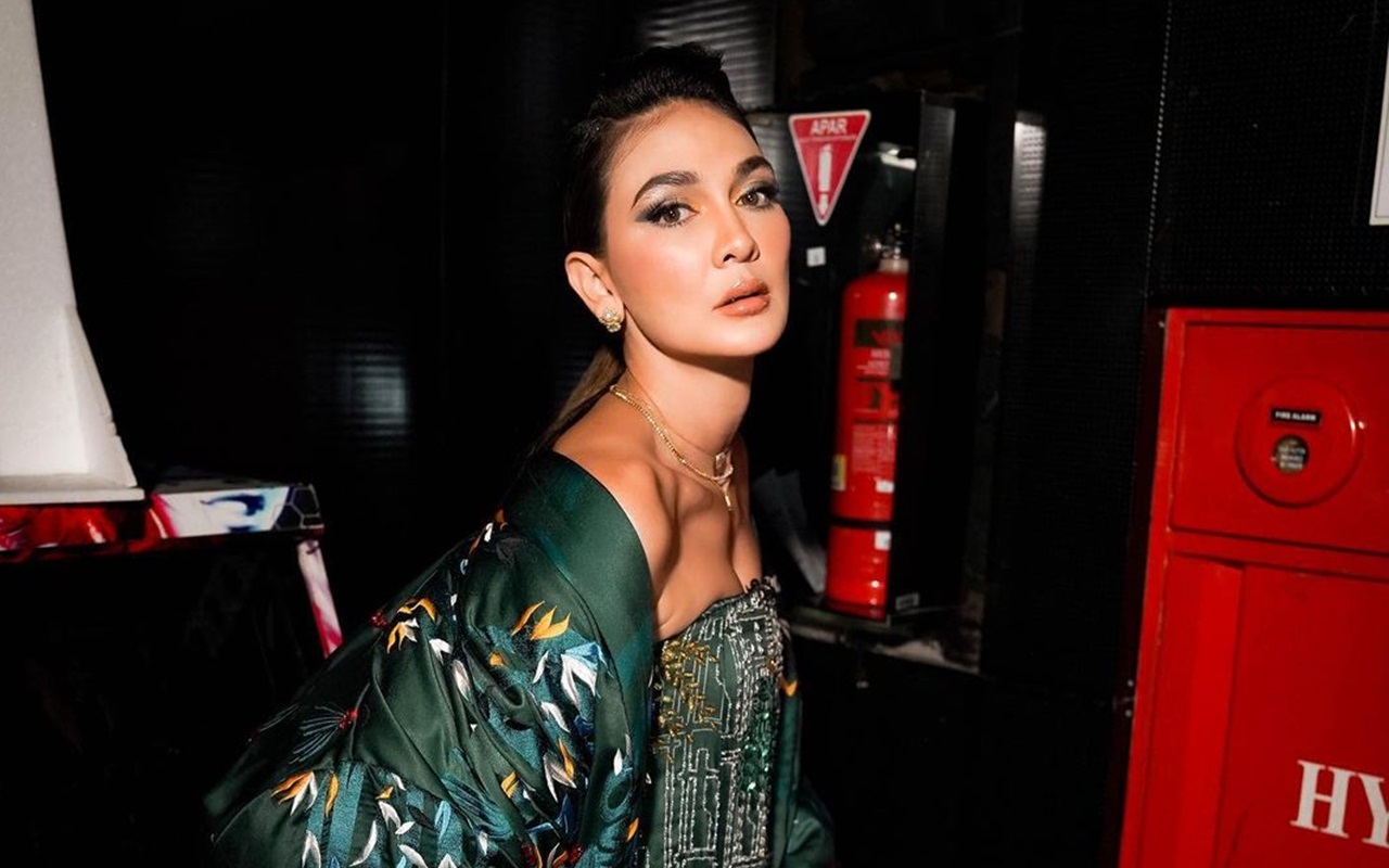 Kembali Ukir Prestasi, Luna Maya Masuk Daftar 40 Tokoh Berpengaruh ...