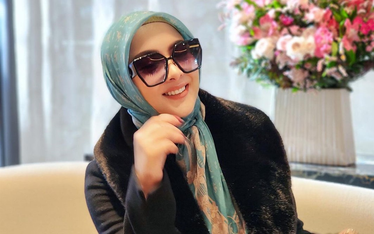 Lepas Kacamata Andalan, Syahrini Diduga Edit Wajah Abis-abisan Hingga ...