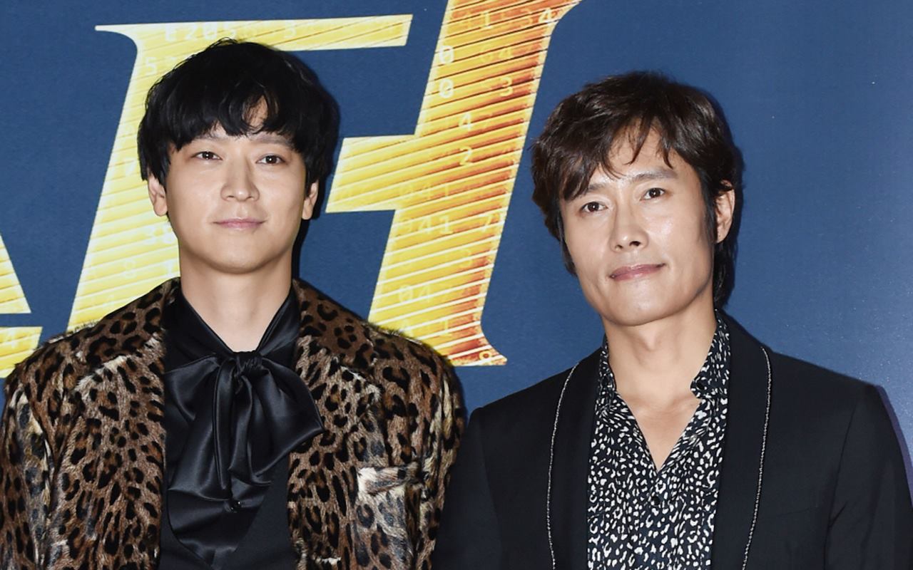 Aktor Kelas A, Lee Byung Hun & Kang Dong Won Pamer Kedekatan di LA ...