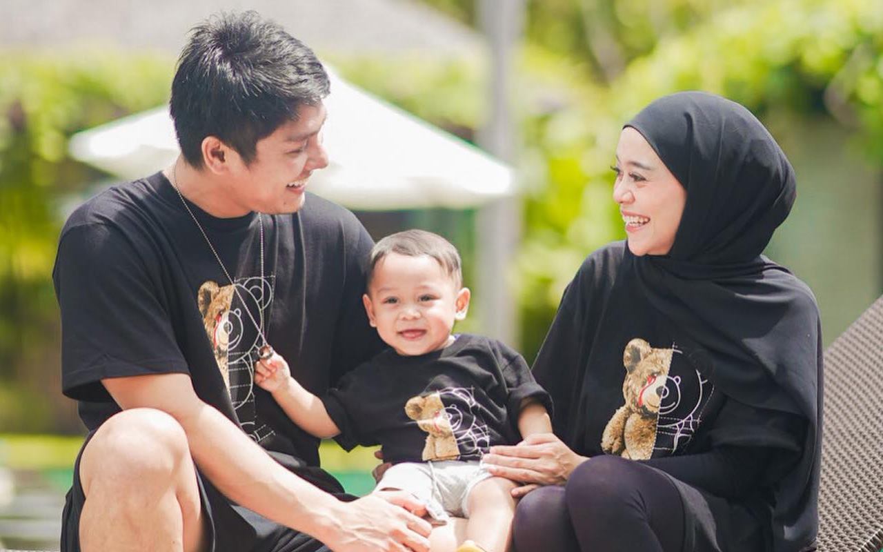 Lesti Kejora dan Rizky Billar Pamer Kemesraan di Atas Ranjang, Reaksi Baby L Tak Terduga