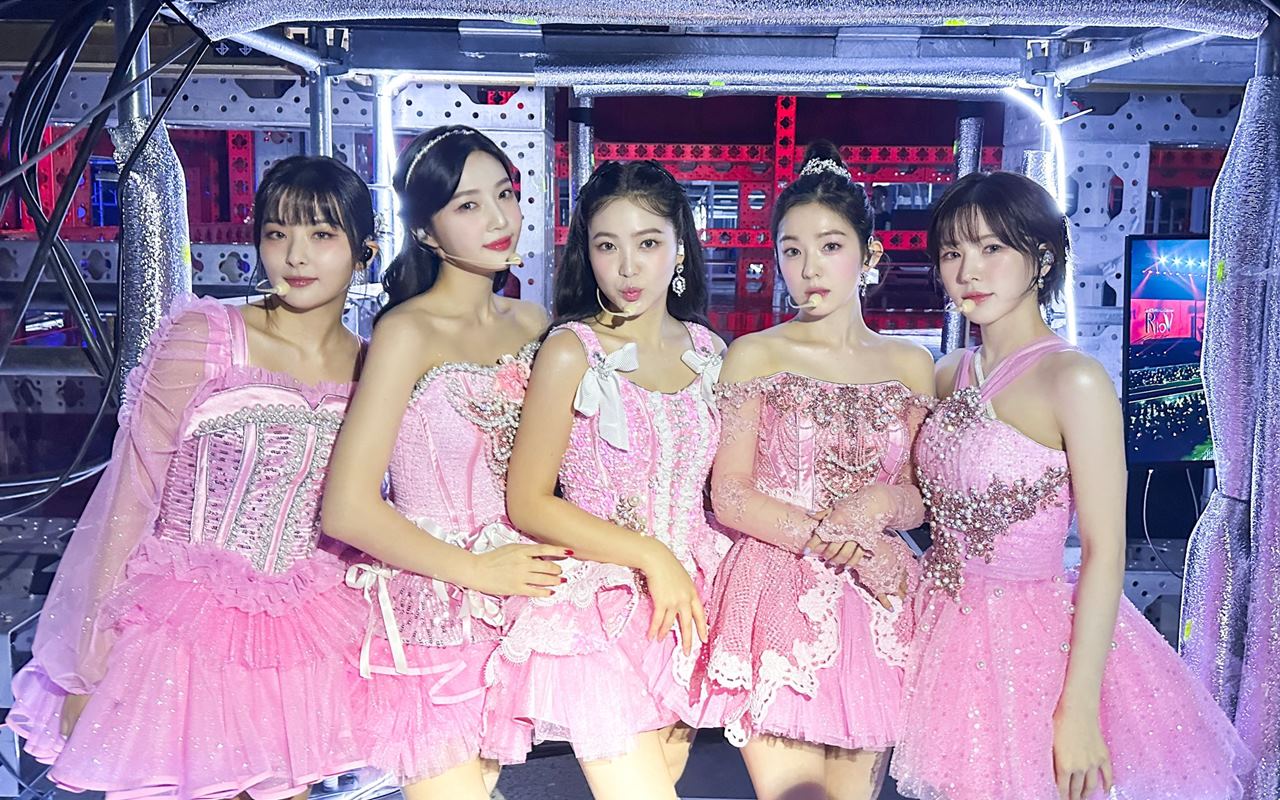 Penuh Kejutan, Red Velvet Selipkan Performance Seksi Selama Konser 'R to V'
