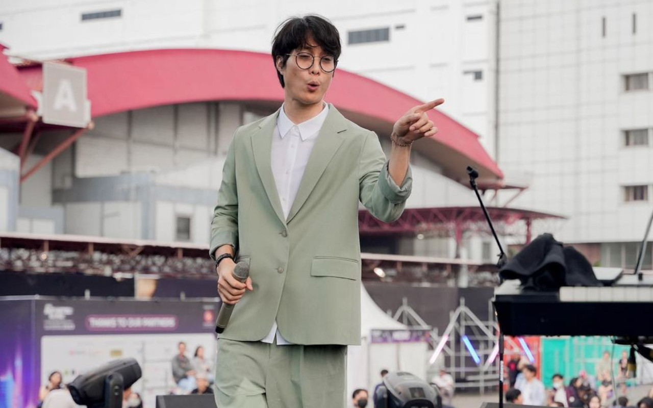 Dikta Pamer Ritual Bareng Anabul, Outfit Gemas Curi Perhatian