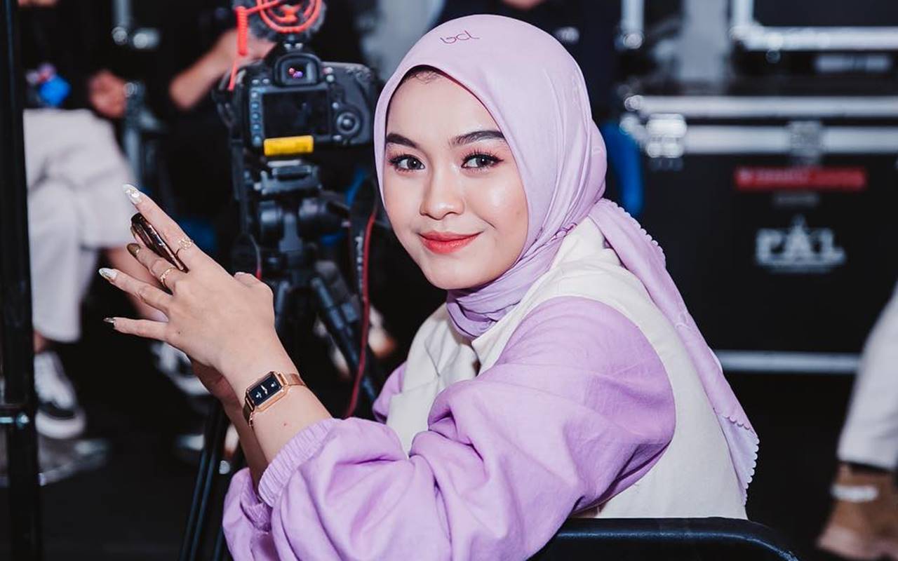 Salma Salsabila 'Indonesian Idol' Jadi Lady Rocker, Gelang Kegedean ...
