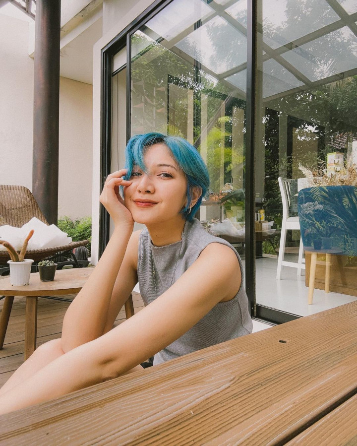 Penampilan Luna Maya Vibe Idola Korea Intip 7 Artis Cewek Potong Rambut Bondol
