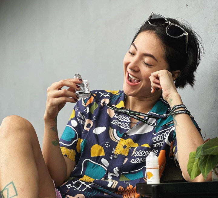 Penampilan Luna Maya Vibe Idola Korea Intip 7 Artis Cewek Potong Rambut Bondol
