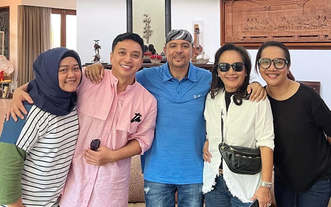 Momen Mario Kahitna Bawakan Lagu 'Takkan Terganti' Iringi Kepergian Carlo Saba Bikin Nyesek