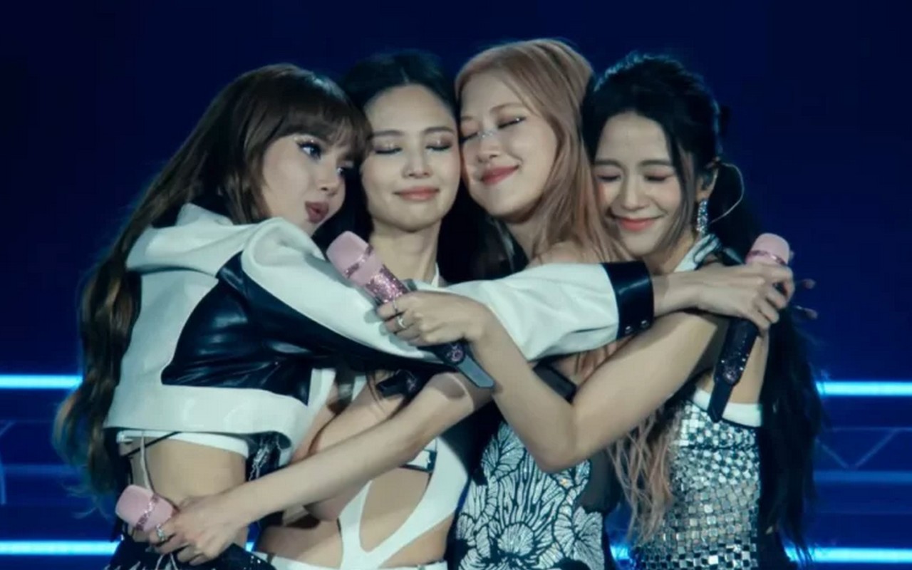 Tak Cuma Fashion Berani Jennie, Kostum Apik Lisa Cs di Coachella Juga ...