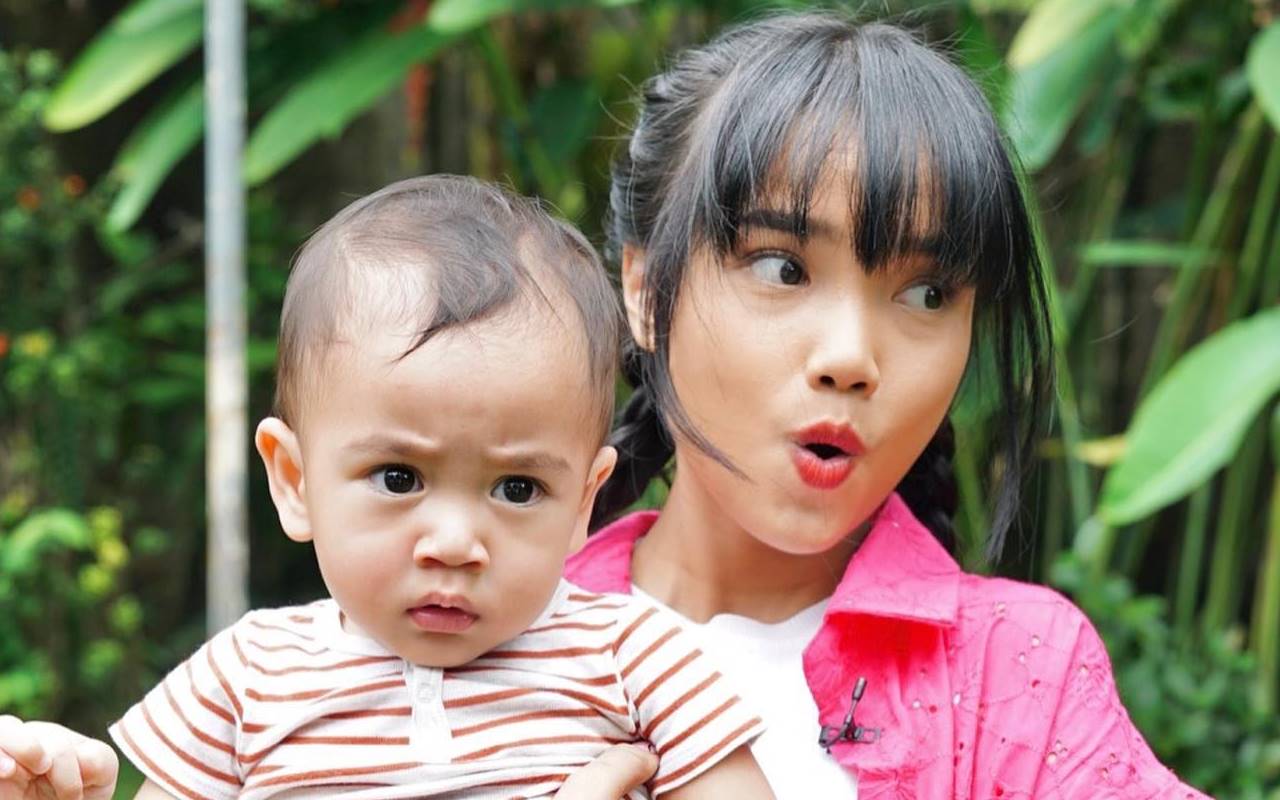 Fuji An Pamer Wajah Melas Rayyanza di Bali, Momen Dipanggil Kakak Bikin ...
