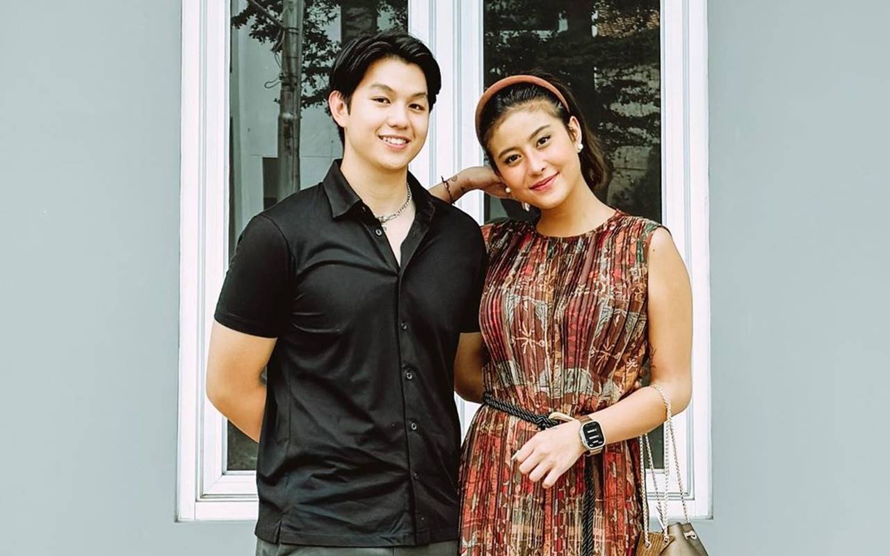 Awkarin Ajak Jonathan Alden Pacar Non Muslim Lebaran Bareng Keluarga