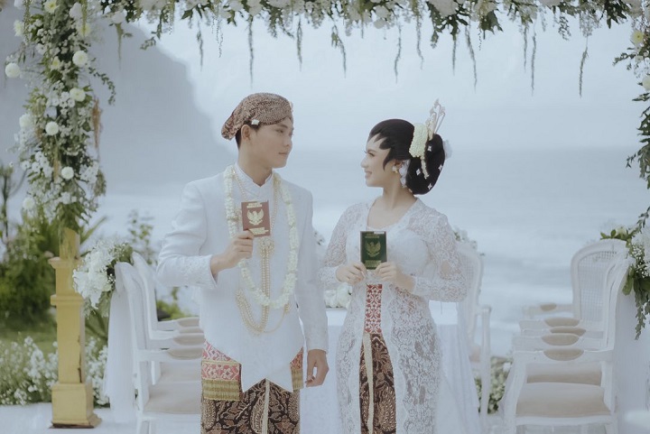 9 Potret Pernikahan Tri Suaka dan Nabila Maharani, Usung Konsep Outdoor dan Adat Jawa