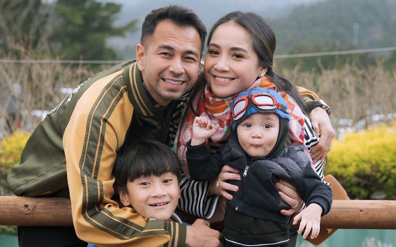 Raffi Ahmad Pamer Foto Keluarga di Bali, Rafathar dan Rayyanza Cipung ...
