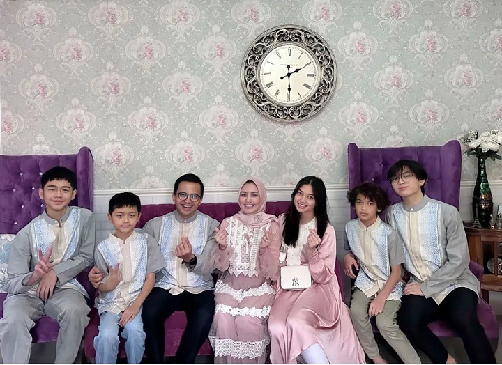 Menuju Halal, Intip 7 Potret Mesra Sahrul Gunawan Dan Dine Mutiara