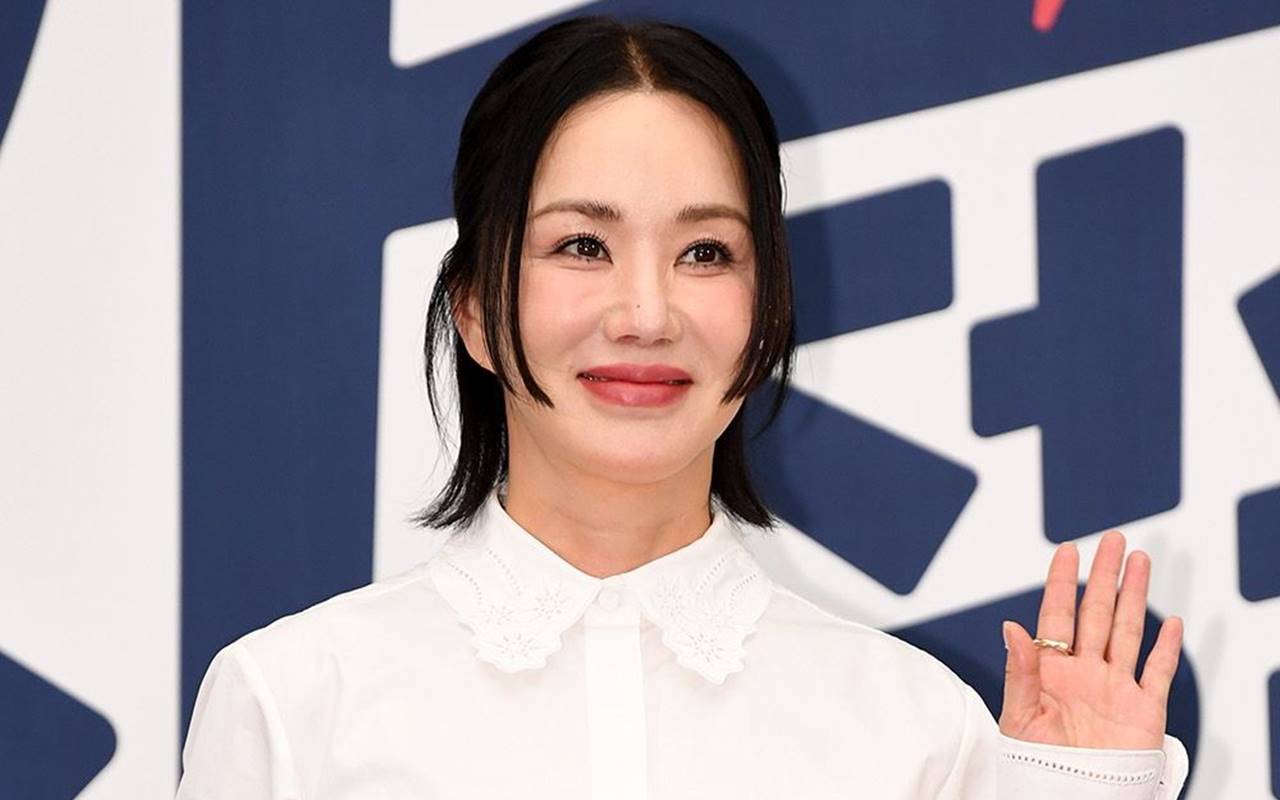 Uhm Jung Hwa 'Doctor Cha' Bagikan Tips Terlihat Awet Muda