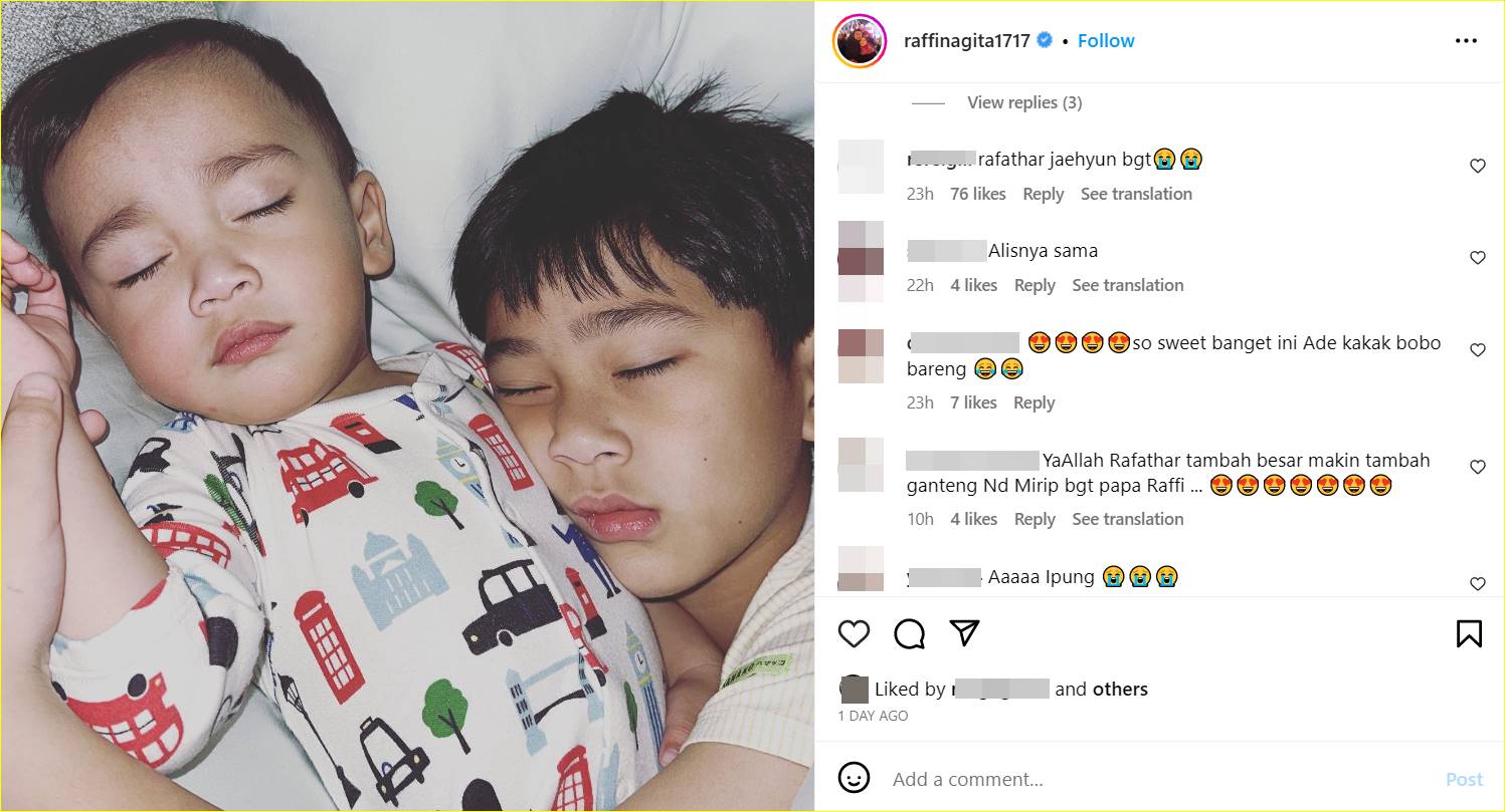 Rafathar dan Rayyanza Cipung Bobok Bareng, Alis Menarik Perhatian