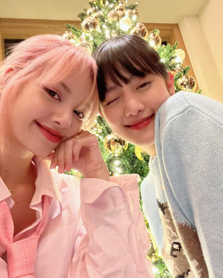 Lisa BLACKPINK dan Minnie (G)I-DLE