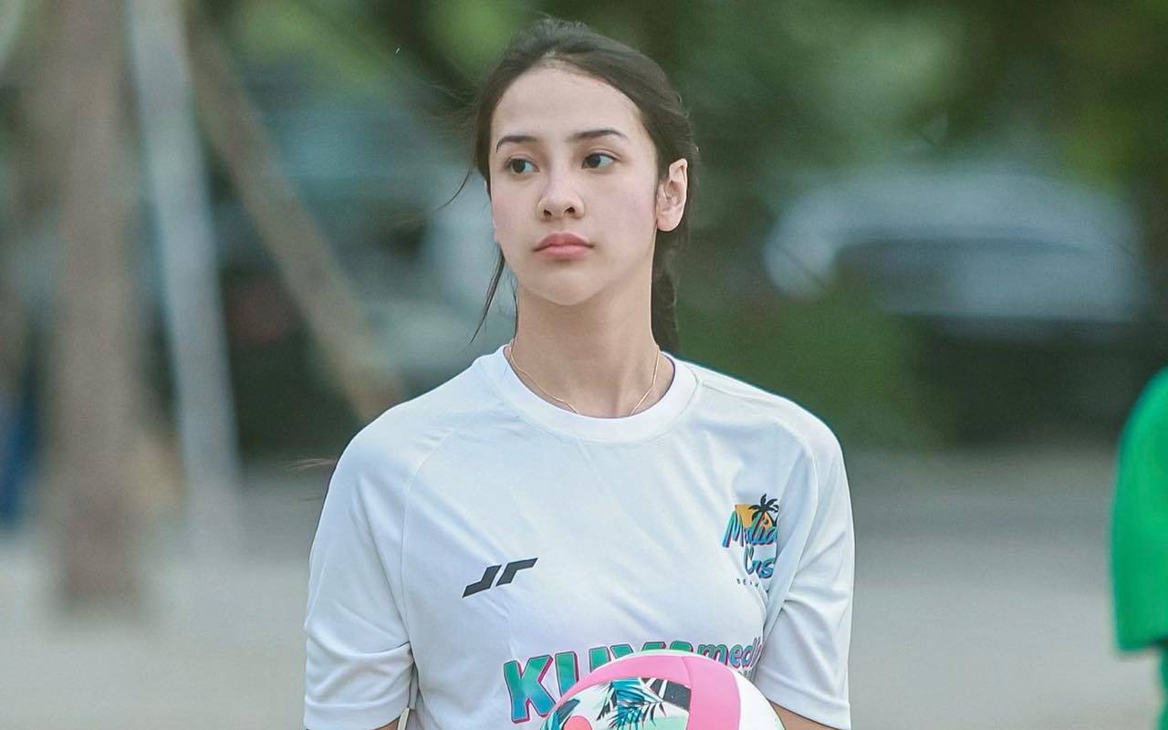 Anya Geraldine Seksi Berbikini Cosplay Ala Nami One Piece Di Ultah BCL ...