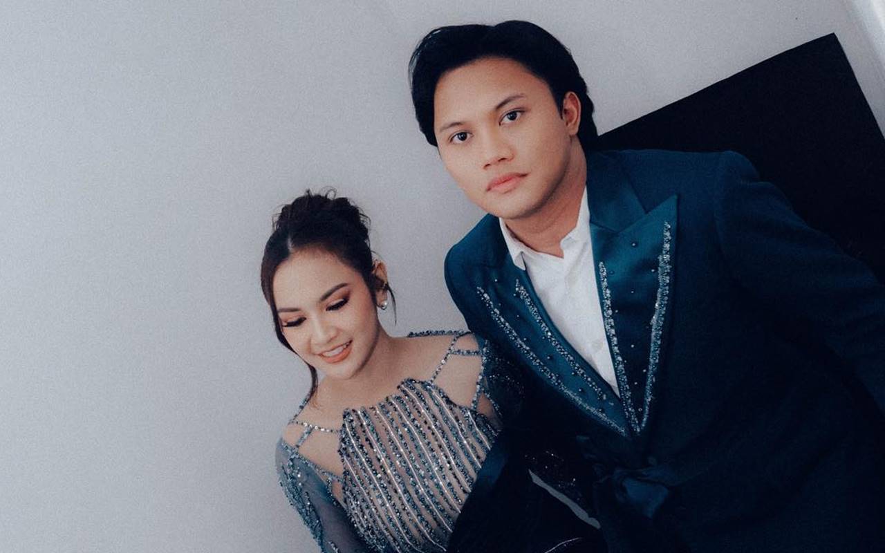 Isu Foto Mahalini Mualaf Sebelum Dilamar Rizky Febian, Lirik Lagu ...