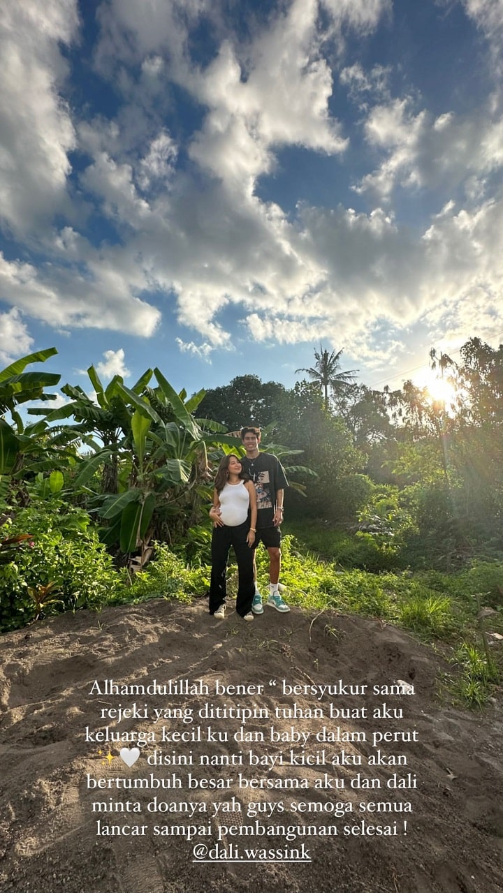 Jennifer Coppen OTW Jadi Mama Muda, Intip 7 Potretnya Gemes Pamer Baby Bump